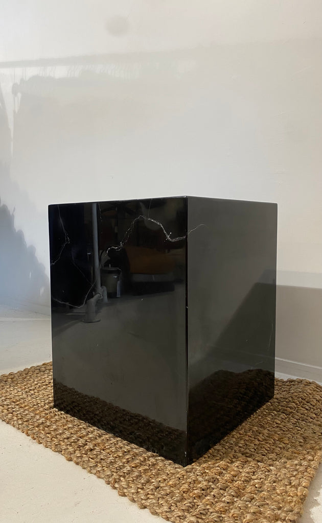 Solid Onyx Side Table Black – Smith & Western